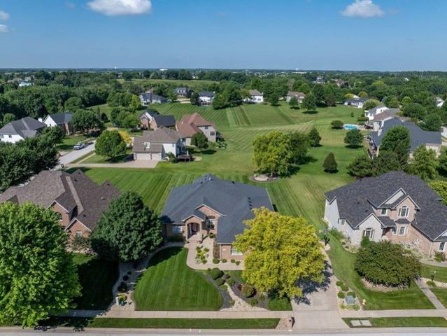 6412 Forest Rd, Davenport, IA 52807