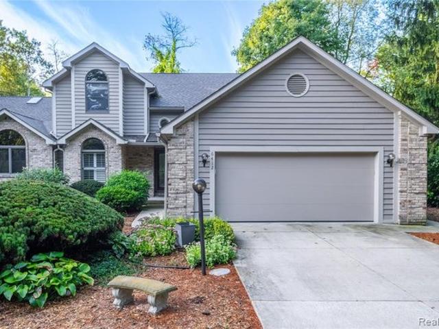 6412 Pinebrook Ln, Burton, MI 48509