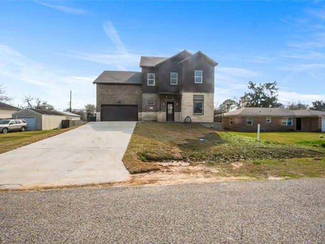 6413 N Ridgecrest Dr, Hitchcock, TX 77563
