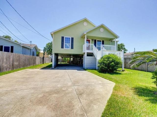 641 4th St, Dickinson, TX 77539