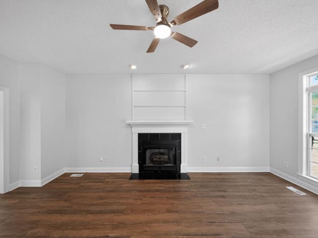 641 Commander Drive