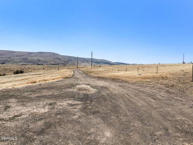 641 Canyon Crest Rd, Yakima, WA 98903