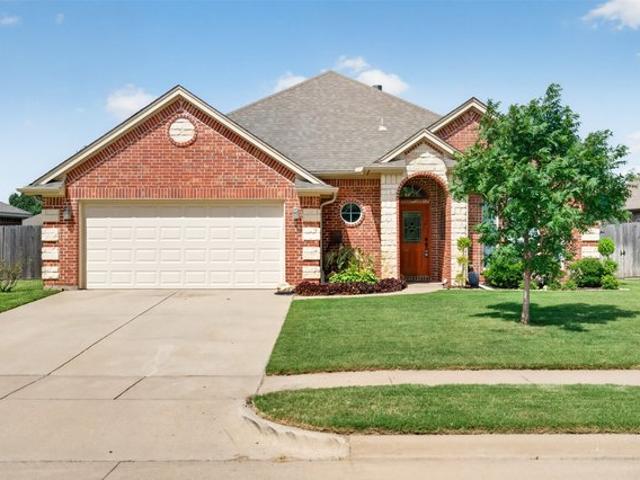 641 Carriage Ln, Saginaw, TX 76179