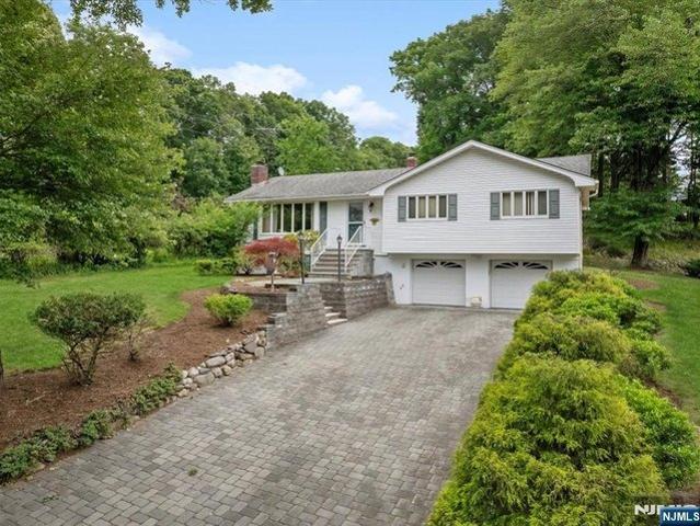 641 Antrim Rd, River Vale, NJ 07675