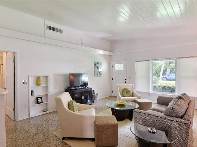 641 Bougainvillea Ln, Vero Beach, FL 32963 | MLS #235233 | Compass
