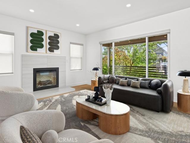641 E Grinnell