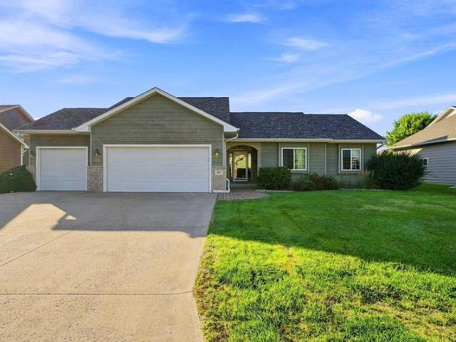 641 Hawk Cir, Dakota Dunes, SD 57049