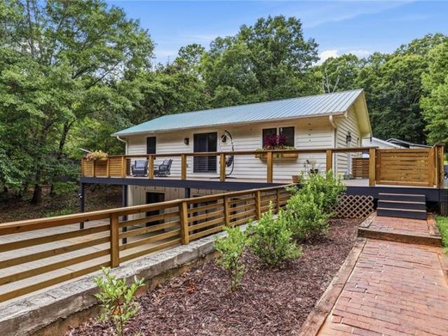 641 Lands End Rd, Seneca, SC 29678