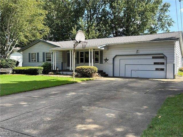 641 Matawan Dr, Campbell, OH 44405