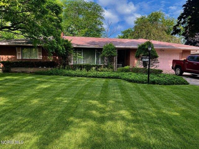 641 Mackow Dr, Toledo, OH 43607
