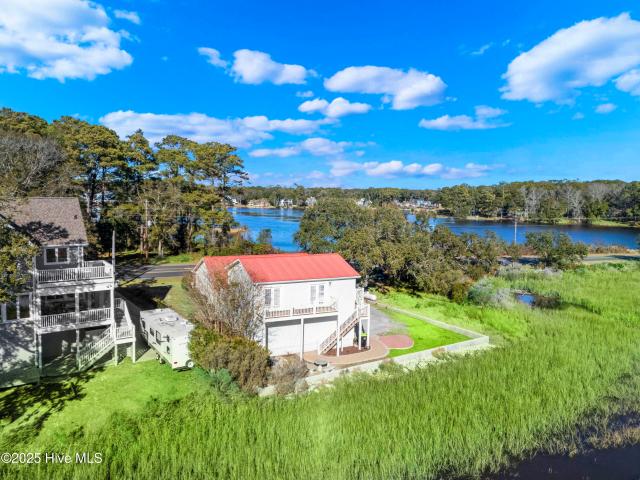 641 Shoreline Drive W