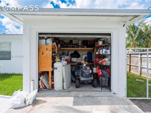 641 SW 6th St, Hallandale Beach, FL