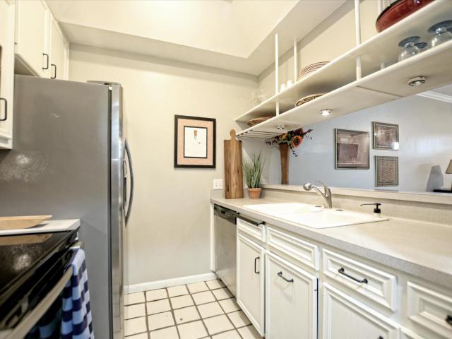 641 W 31st 1/2 St # 3