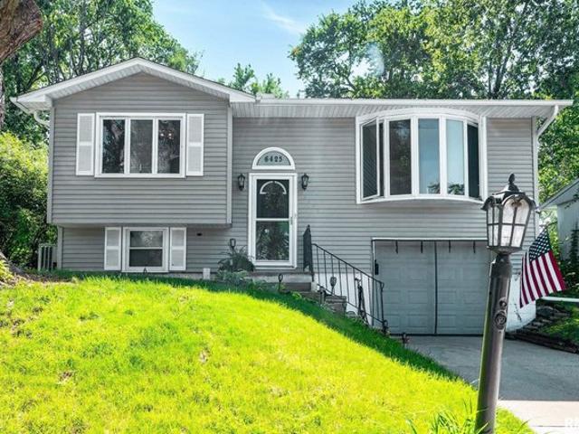6425 N Devonshire Dr, Peoria, IL 61615