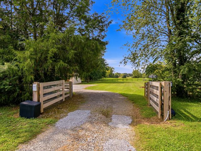 6425 Highway 25 E
