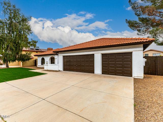 6425 w crocus drive