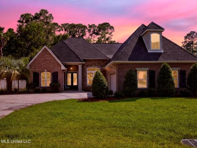 6426 Kome Dr, Diamondhead, MS 39525