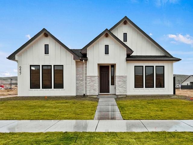 6427 N Barholm Ln, Eagle, ID 83616