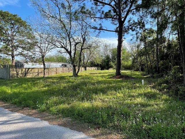 6427 Pinecrest Dr, Hitchcock, TX 77563 | MLS #65460 | Compass