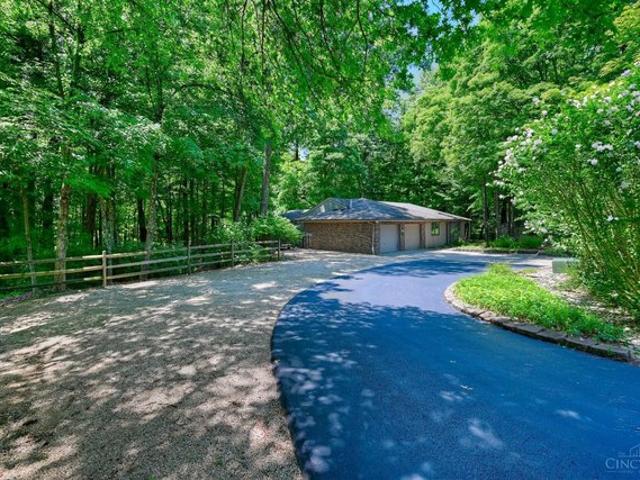 6427 Visitation Dr, Cincinnati, OH 45248
