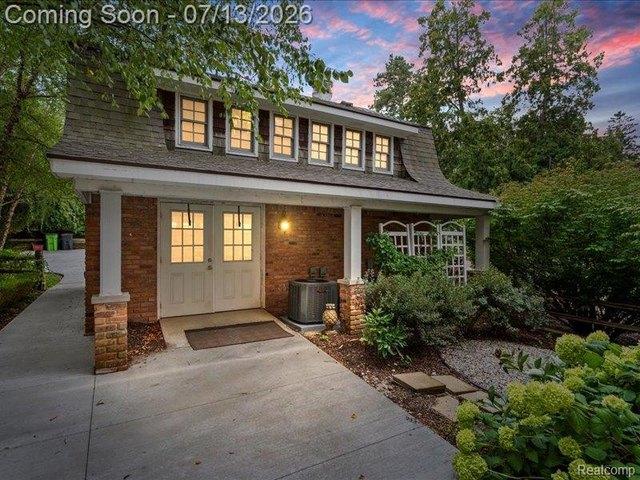 6420 Commerce Rd, West Bloomfield Township, MI 48324