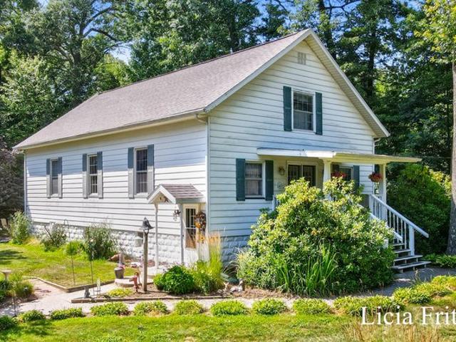6421 Durham Rd, Whitehall, MI 49461