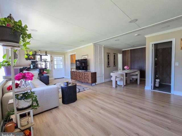 6421 Inwood Dr, Springfield, VA 22150 | MLS #VAFX2299 | Compass