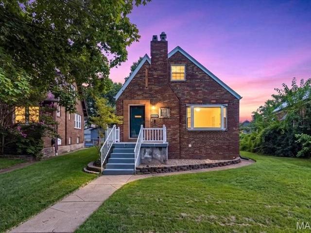 6421 Lindenwood Pl, Saint Louis, MO 63109