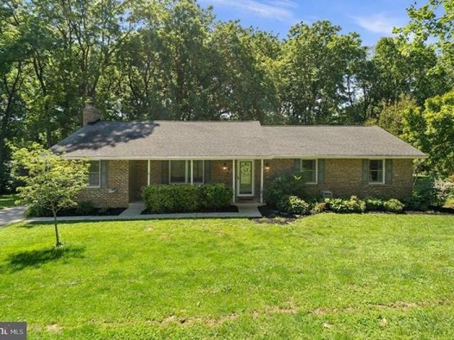 6421 Locust Ln, Sykesville, MD 21784