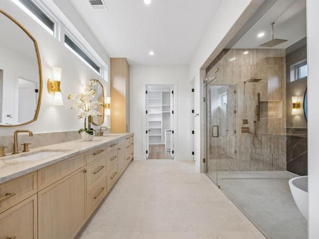 6421 Royal Lane