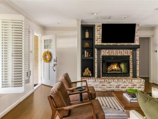 6422 Dunstan Lane