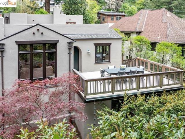 6423 Oakwood Dr, Oakland, CA 94611