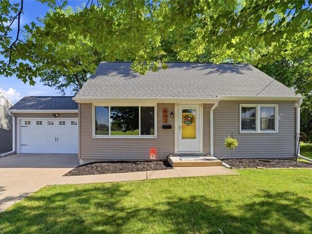 642 38th St NE, Cedar Rapids, IA 52402
