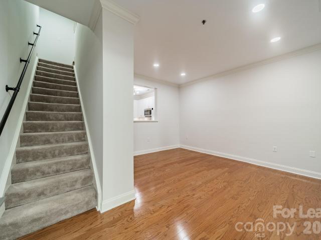 642 E 9th Street