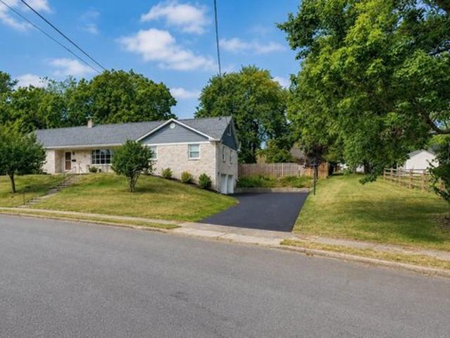 642 Knoll Dr, Lansdale, PA 19446