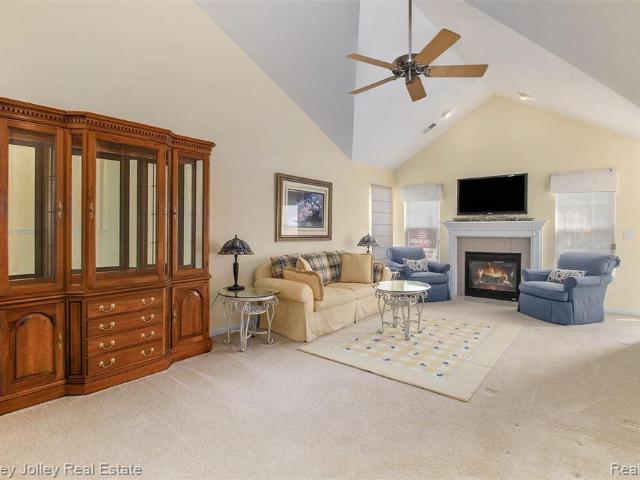 642 Olde English Circle