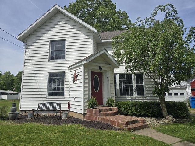 642 Maple St, Colon, MI 49040