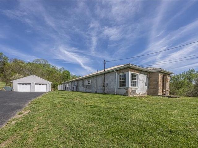 642 N Eighty Eight Rd, Carmichaels, PA 15320