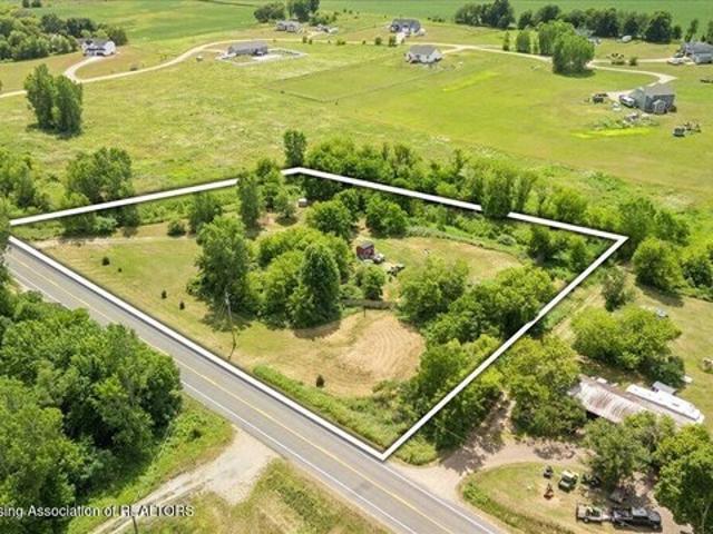 642 S Royston Rd, Eaton Rapids, MI 48827