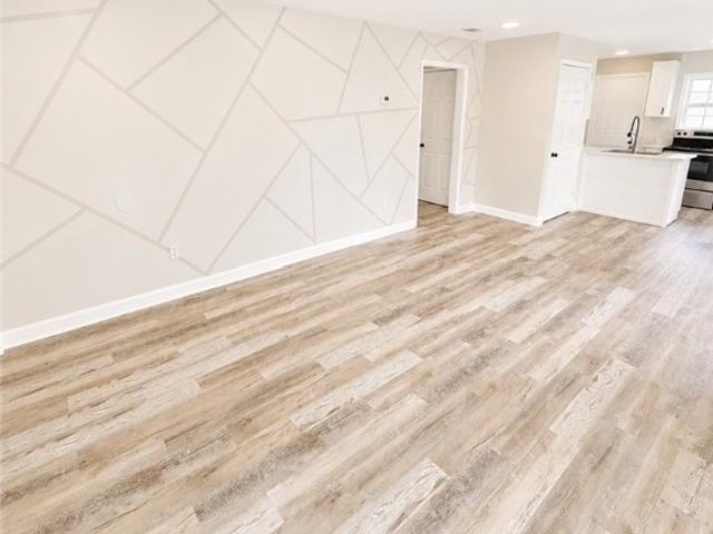642 W 42nd Street