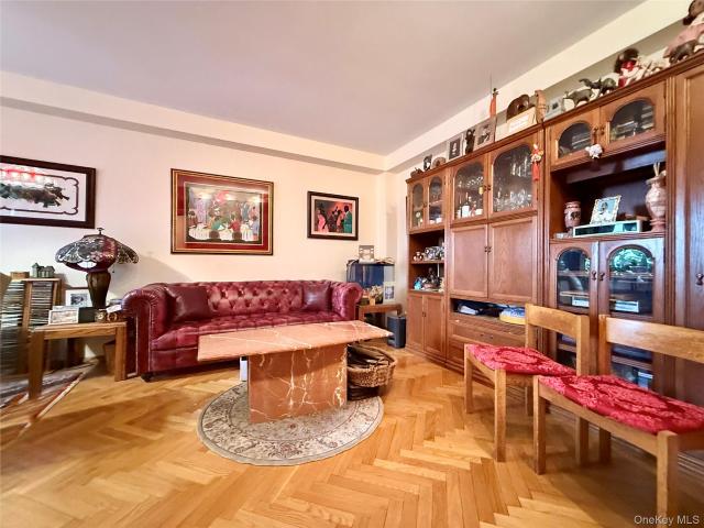 6434 nd Street 9Z