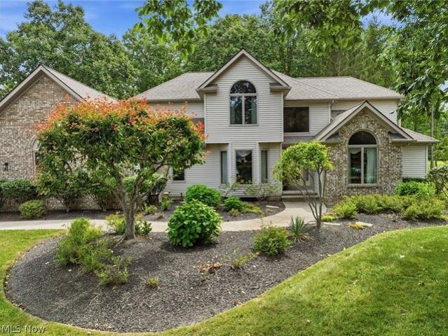 6435 Suzanne Ln, Solon, OH 44139