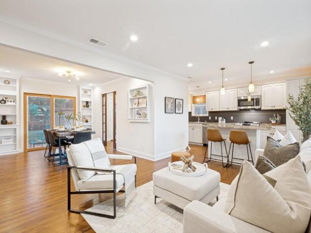 6438 E Lovers Lane