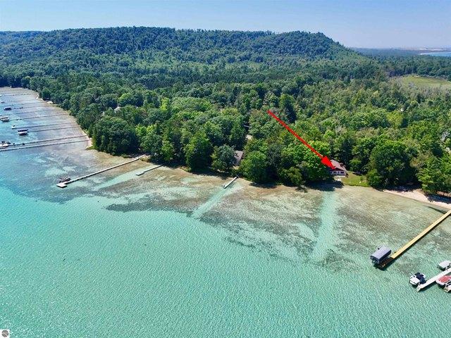 6439 Sunset Dr, Glen Arbor, MI 49636