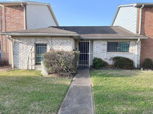 6439 S Briar Bayou Dr, Houston, TX 77072