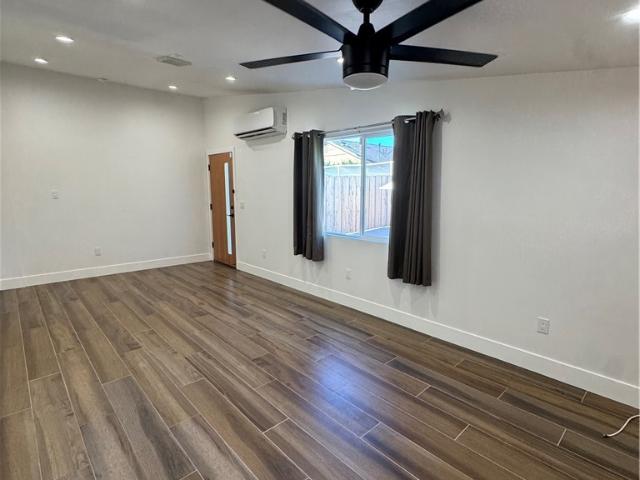 6439 1/2 Graves Ave, Lake Balboa, CA 91406 | MLS #SR26120