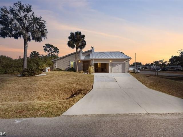 643 Blue Ln NW, Port Charlotte, FL 33952