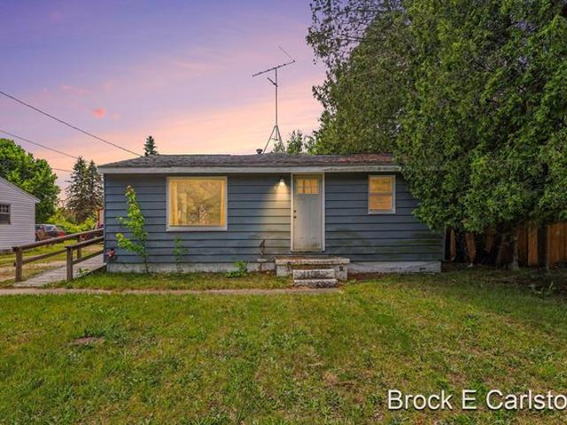 643 E Sternberg Rd, Muskegon, MI 49441