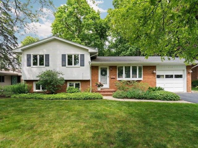 643 Hickory Ln, Saline, MI 48176