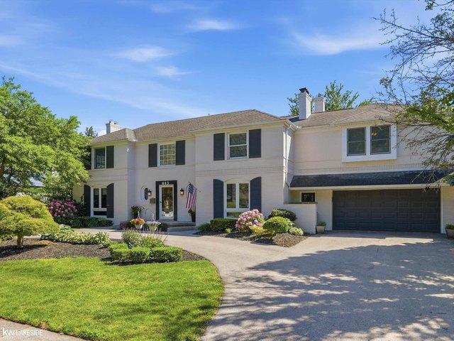 643 Lochmoor Blvd, Grosse Pointe Woods, MI 48236